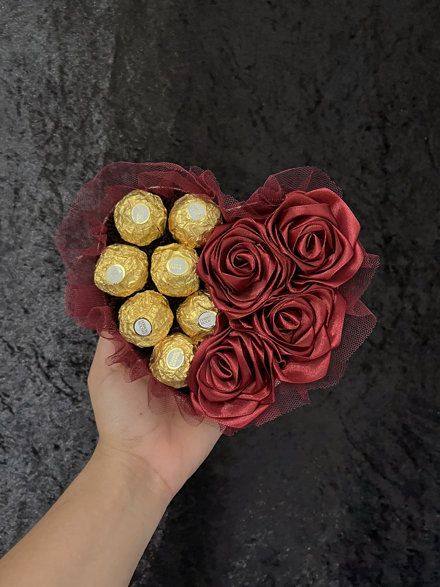 Caja Con Rosas Eternas Y Chocolates Malibu Creations